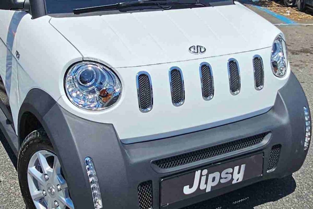 Sembra una mini Jeep, ma la puoi guidare già a 14 anni: ha tutto dentro ...